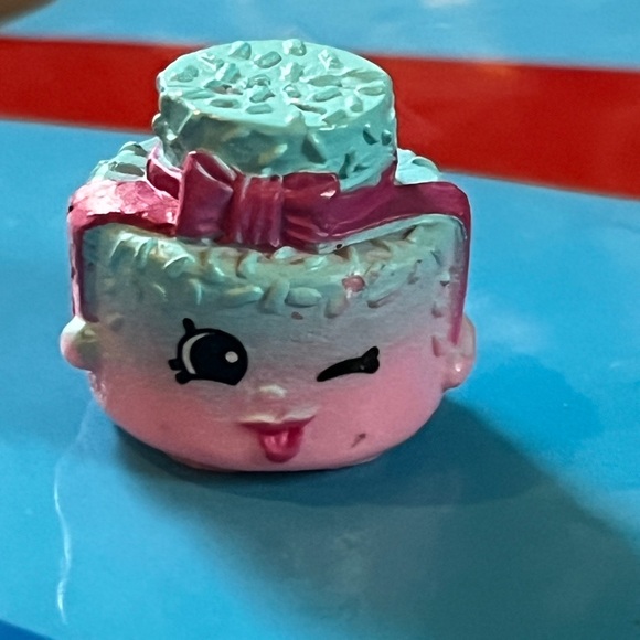 Shopkins | Toys | Shopkins Season 5 83 Sprinkle Lee Cake Pink Mint ...